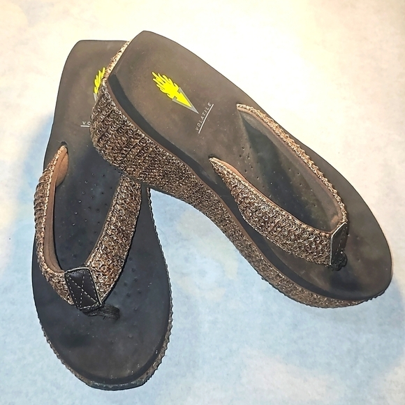 Volatile | Shoes | Womens Volatile Wedged Platform Sandal Flips | Poshmark